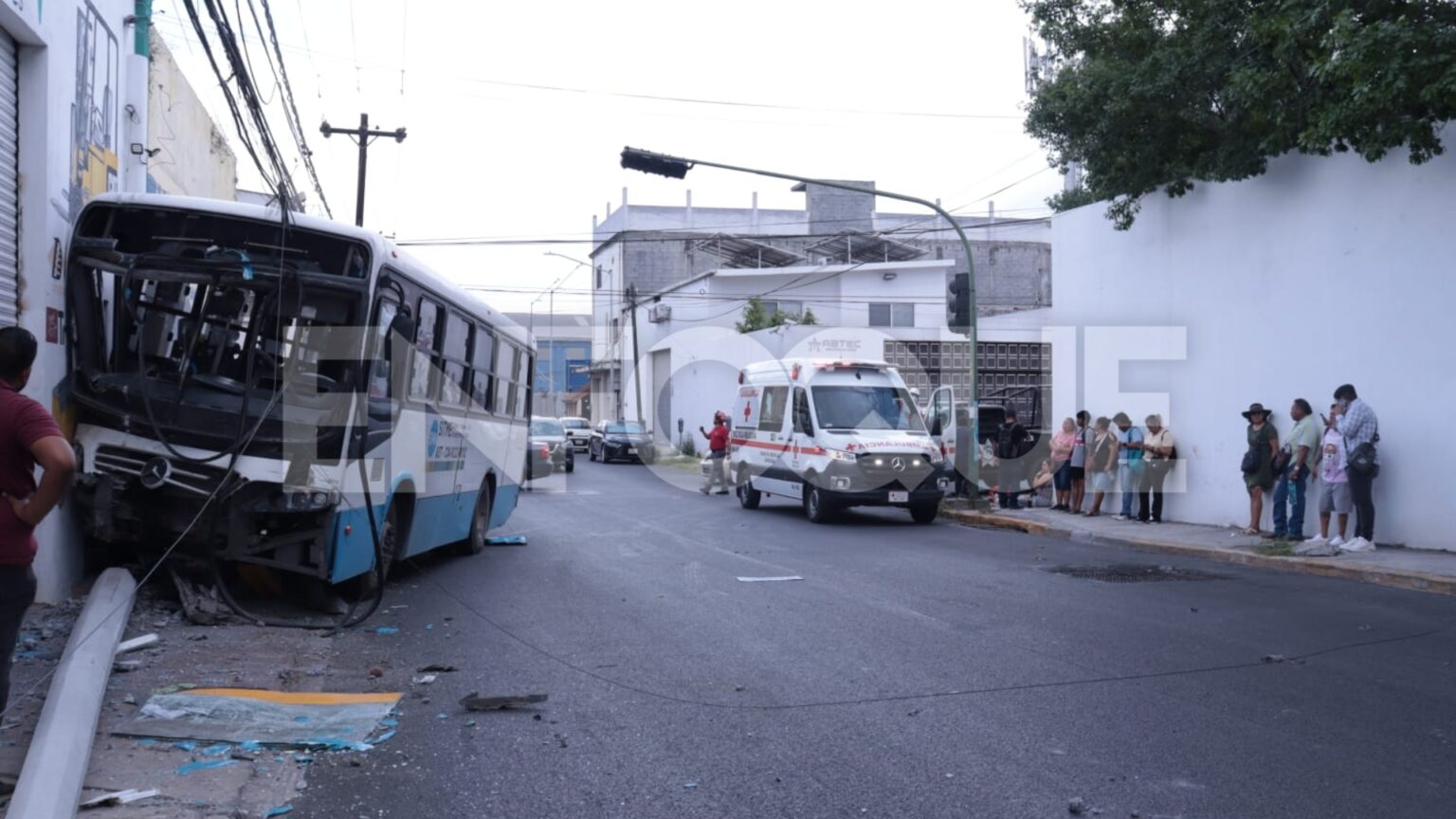 12 lesionados tras choque entre camión de la ruta 322 en el centro de ...
