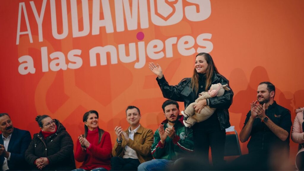 Entregan tarjetas del programa “Ayudamos a las Mujeres” en Monterrey ...